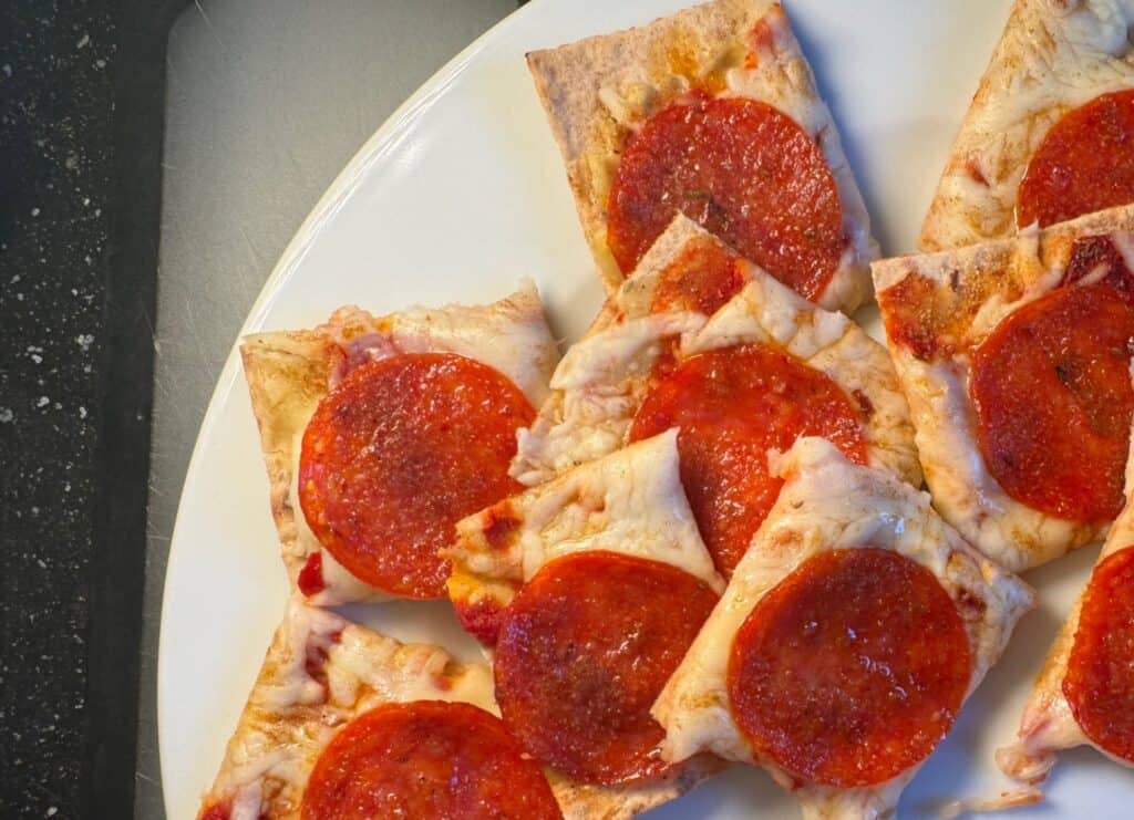 Low-Calorie Pepperoni Pizza Recipe: 400 Calories And Delicious ...